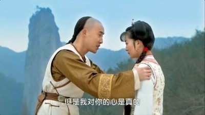 新还珠格格:永琪跟小燕子示爱,结果她竟哭着逃跑了,尴尬
