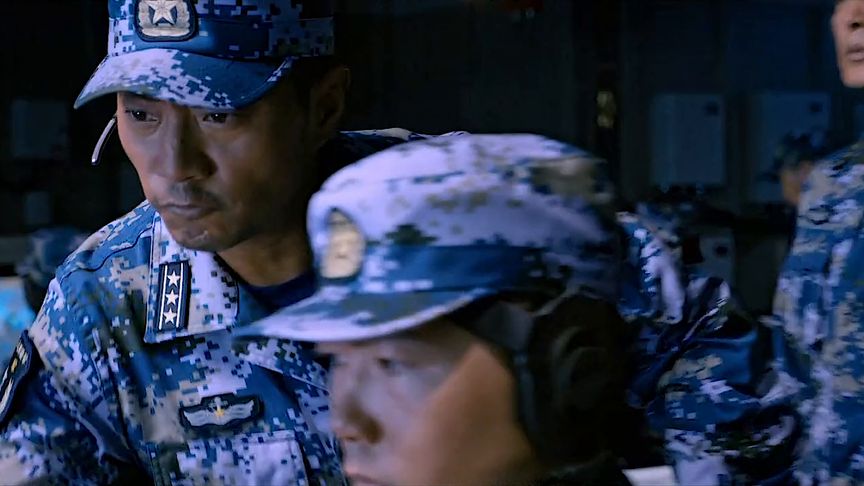 《红海行动》:向中国军舰发动攻击,结果被我们中国海军一炮秒杀