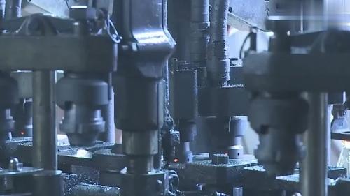 实拍玻璃瓶的制造过程,效率忒高了