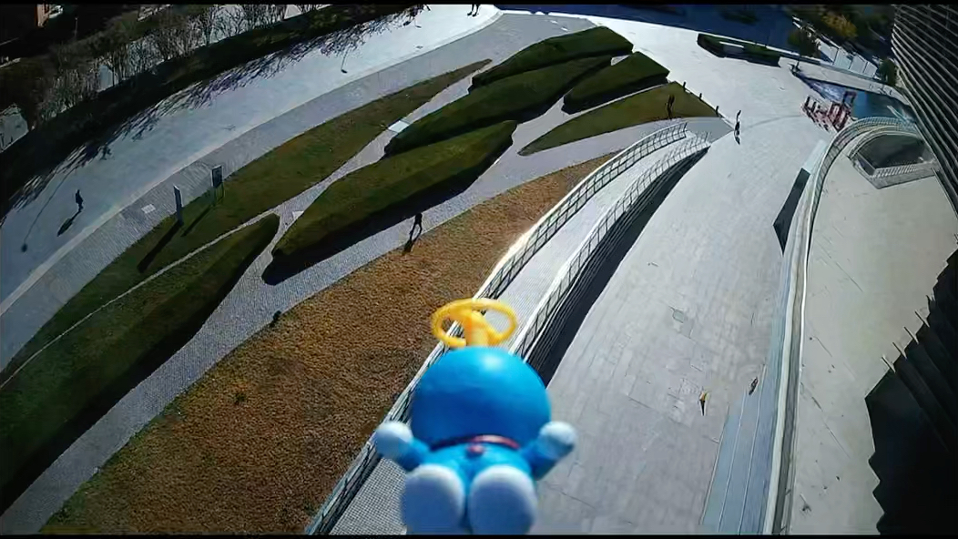 与哆啦A梦一起带上竹蜻蜓,在天空飞翔