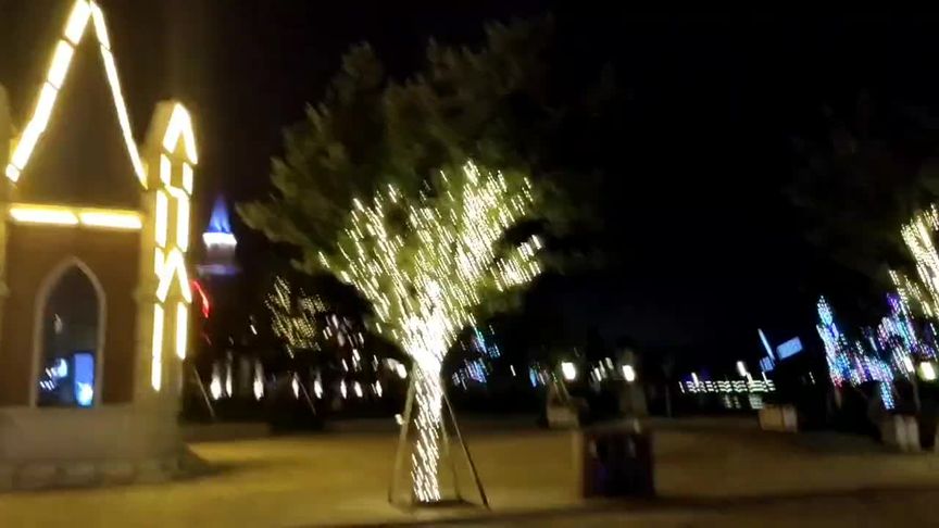 QQ已卸载,微信成了支付方式,抖音成了寄托,一边看别人的故事