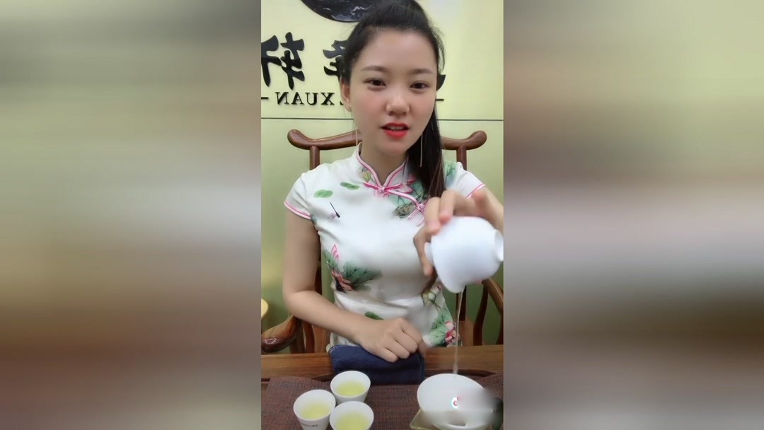 丁丁歌翻译来了:那是叮叮来,叮丢,吼酒哎伴,闺蜜丟困境叛,梳郎头哎当,...