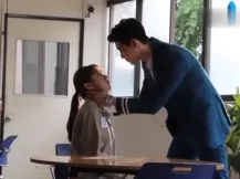 狱中吻戏花絮!韩孝周害羞的趴在李钟硕怀里,他宠溺的拍了拍背!