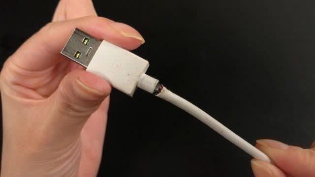 数据线坏了不要扔,简单一招,1分钟就修好