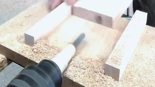 无线定位钻眼法,看着就感觉难度很大,只有技艺高超的人才能做到!