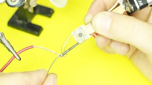 用铅笔的铅芯如何制作小型电焊笔?超实用,网友:不用买电焊笔了