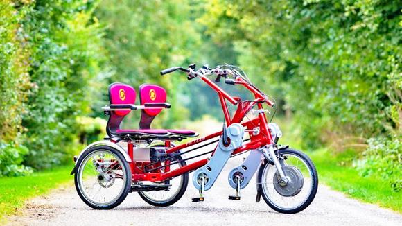 这辆可以同时搭载多人的电动自行车,模式多选,能够自由组合