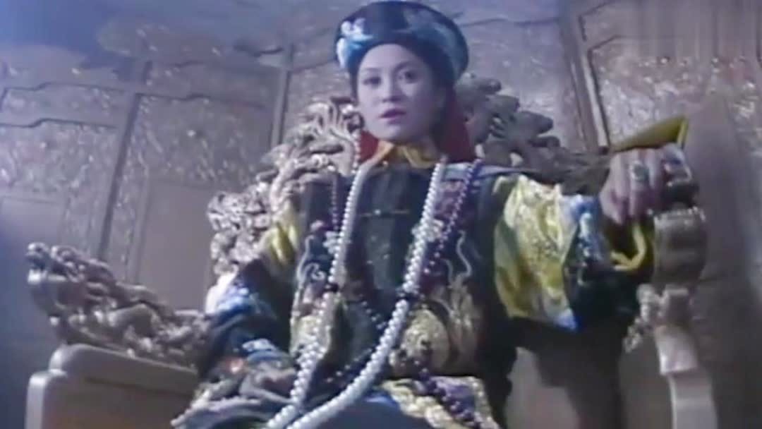 林正英经典片:九叔用黄纸符封住了墓门,谁料女人盗墓引活了僵尸