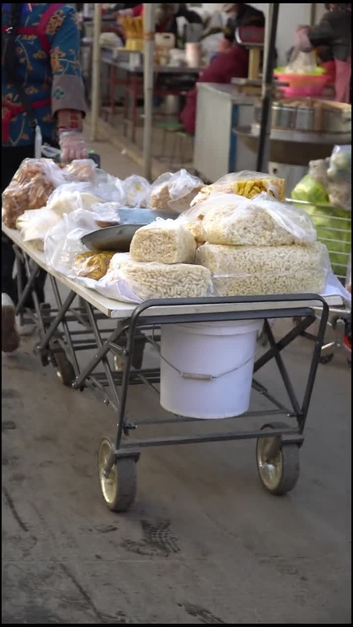 【年味】祝大家2023年兔年大吉,倒计时10天的祥云,街头巷尾是满满的...