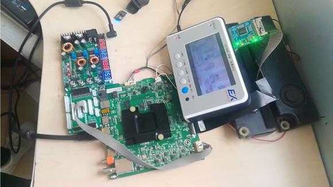 维修必备工具!液晶电视维修工装测试海信主板7.820.6935正常