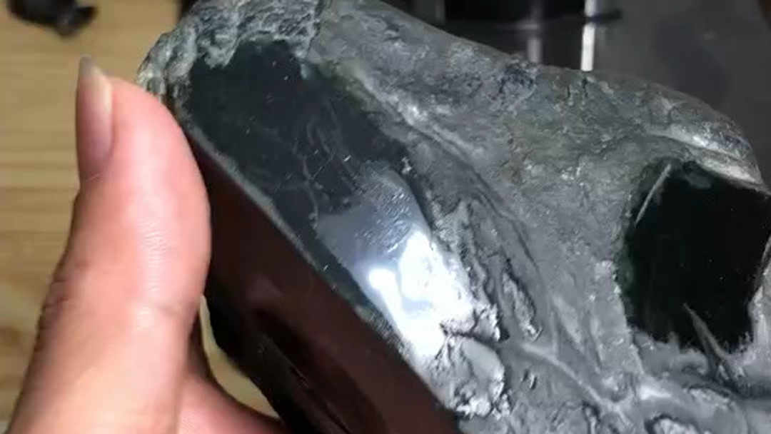 格硬脚老坑场口墨翠戒面价格开了几个窗天然缅甸翡翠原石