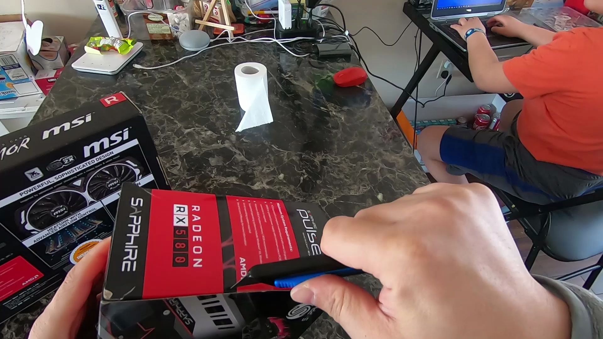 蓝宝石满血版RX580 8GB显卡开箱视频 | 机主为打绝地求生也是拼了,...