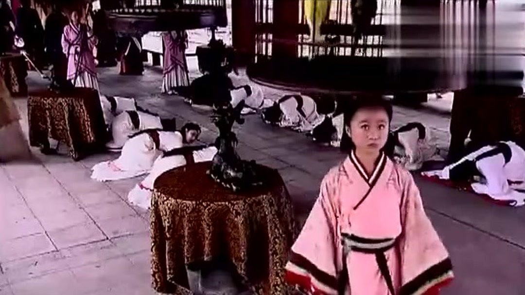 云汐和慎儿第一次拜见皇后娘娘,没想到对方还是个孩子
