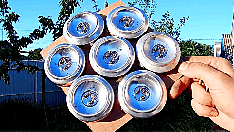 老外不想掏电费用7个易拉罐做太阳能电池板? 原理简单你也会做!