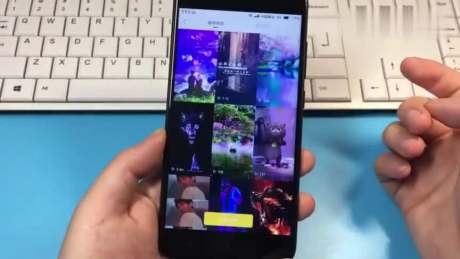 qq一键更换背景主题,可以把女朋友的视频作为背景,太好看