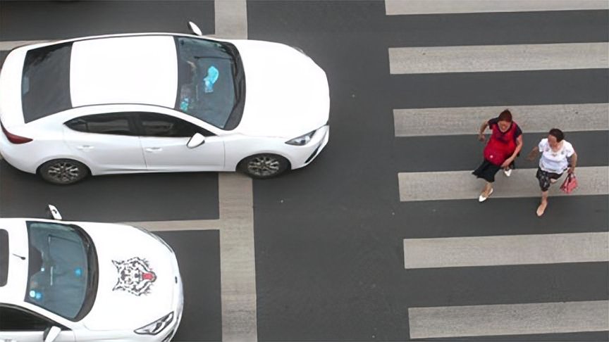 交警提示:这5种“闯红灯”不会被处罚扣分,车主们可以安心开车