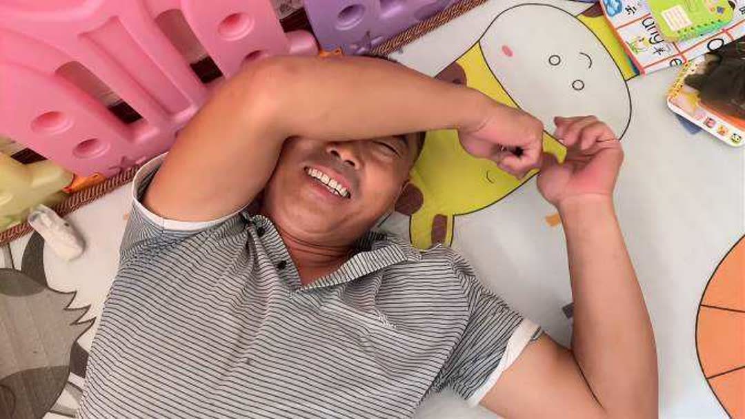 公婆凌晨出去收棍,结果空车而归,儿媳拿出摆摊挣点钱安慰公公