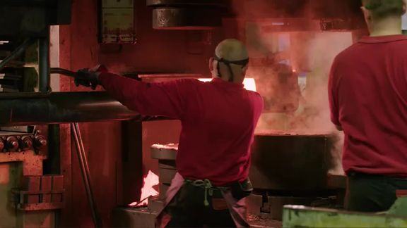 技术开发金属生产车间,精密机械化生产设备!