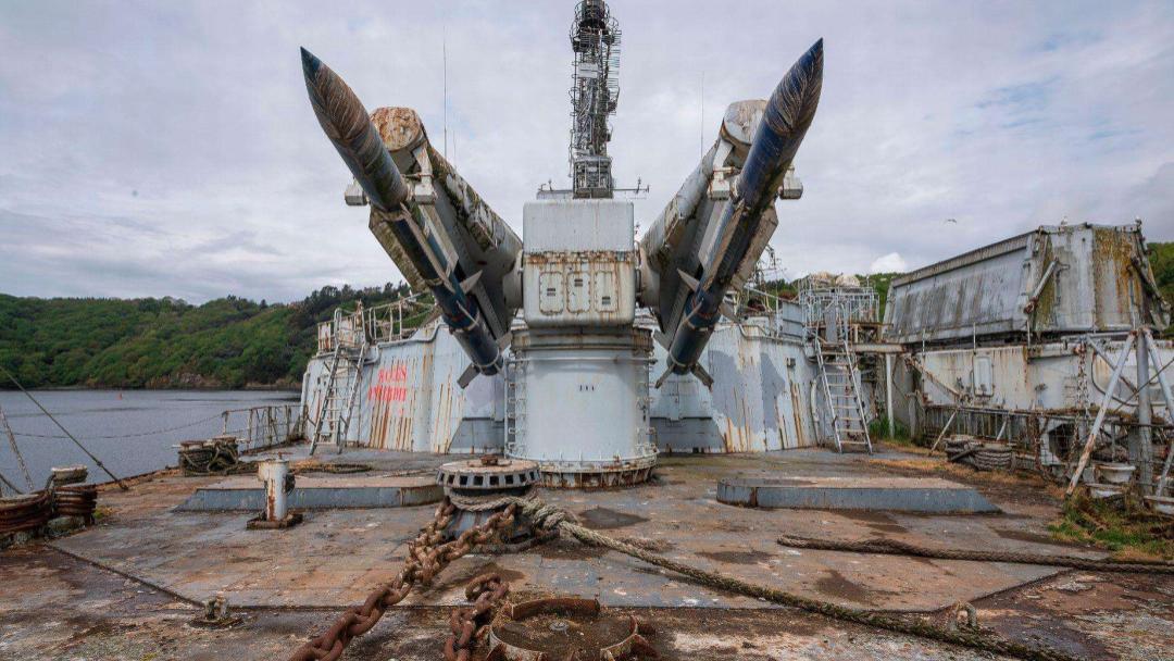 军舰严重生锈,刷一次漆几千万没了,为何不用不锈钢建造呢?