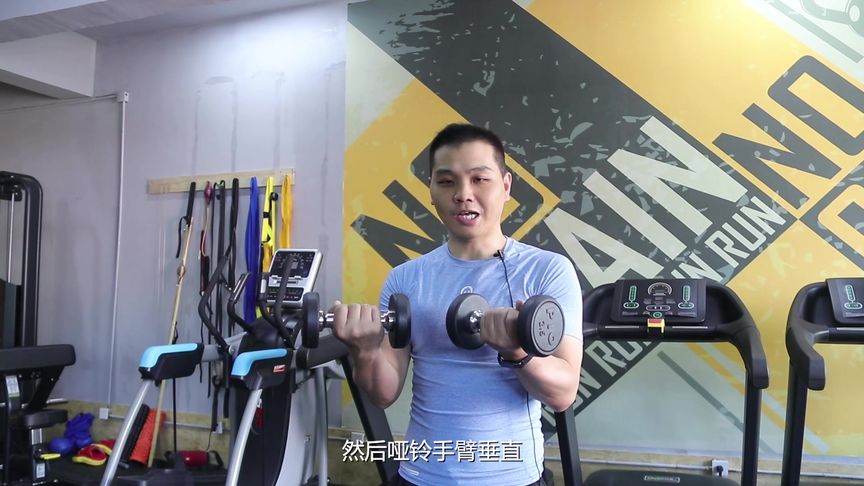 三角肌中束这样练,只需要两个哑铃就能练出雄壮有型的虎头三角肌