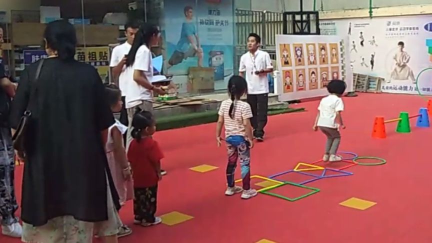 周末活动让家长小孩都开心,全面发展。