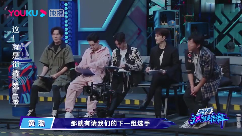 街舞:王嘉尔王一博真的太会玩音乐了,和肖杰互动燃爆全场