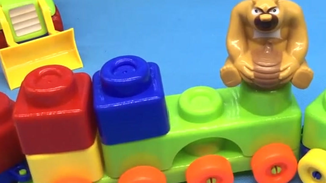 趣味益智玩具,用积木拼装各种玩具模型,漂亮极了