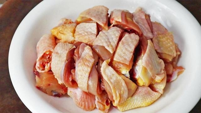 饭店大厨教你大盘鸡正确做法,鸡肉鲜嫩,色香味俱全,真解馋