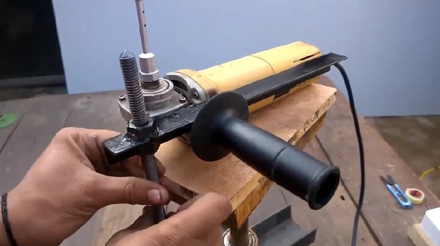 民间牛人把角磨机这样一改,又多一个功能,很实用