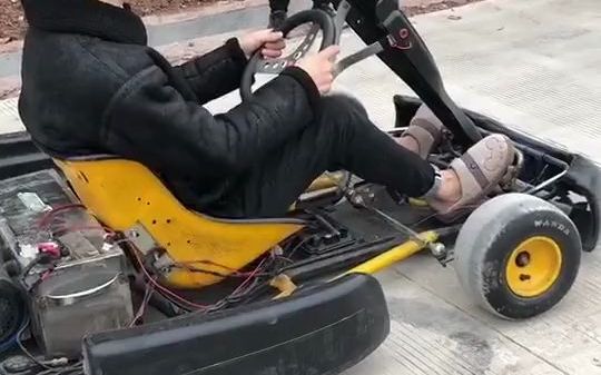 这才是电动卡丁车该有的样子,提速推背太强了,一个爽!