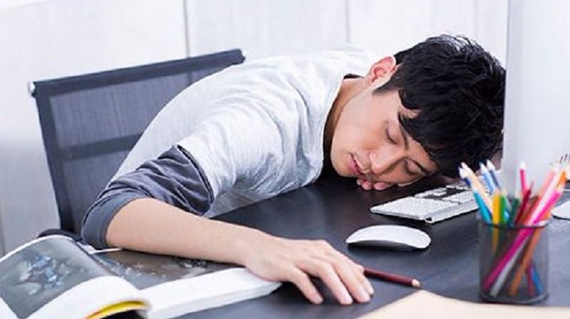 姿势不对,起来重睡。教你3种正确的午睡姿势,防止心血管疾病