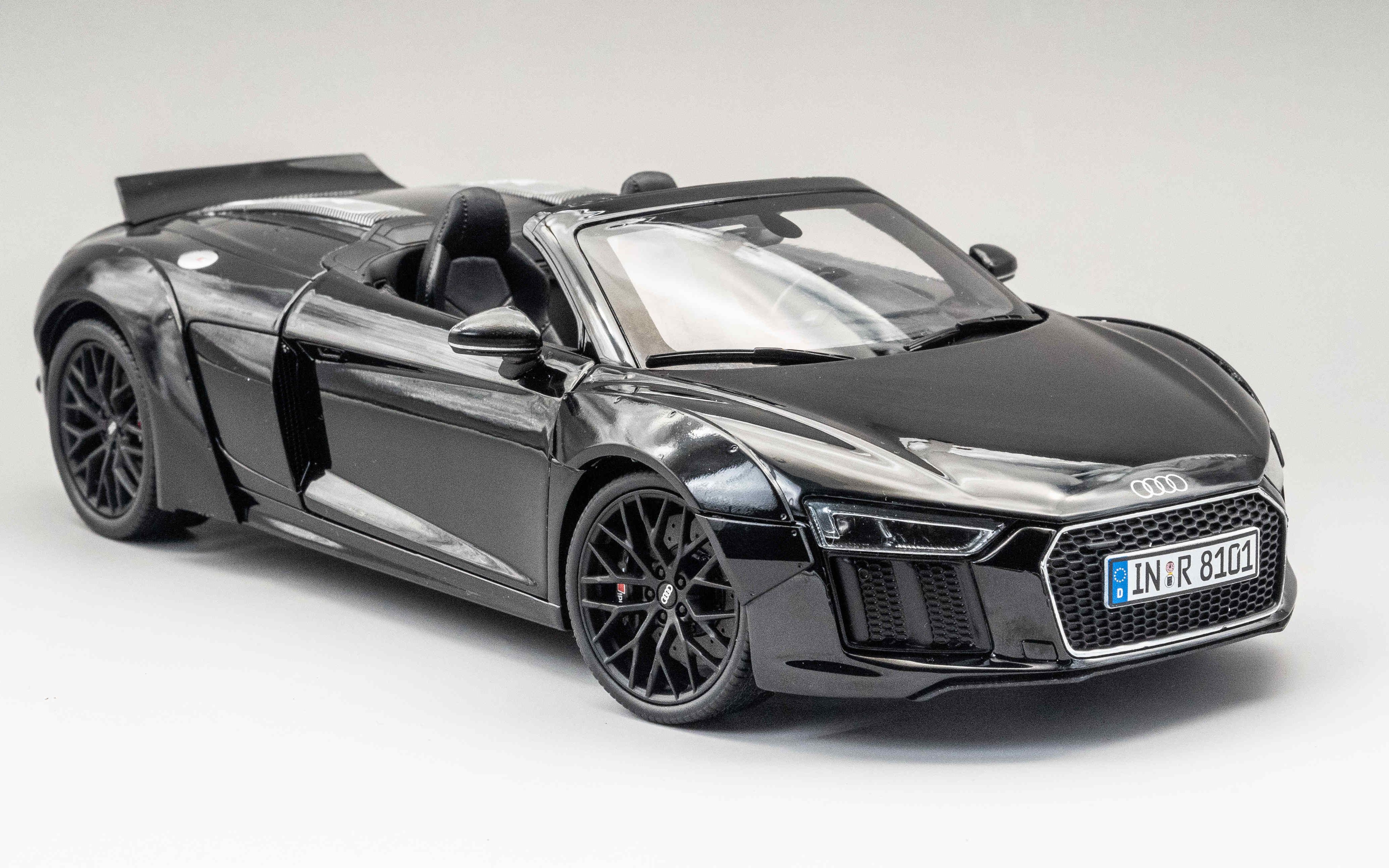 200块不到的奥迪R8原厂模型值不值?开箱话你知!