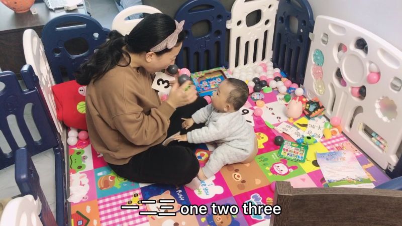 宝宝6个月就要培养识字识物,这个方法很简单,提高宝宝专注力