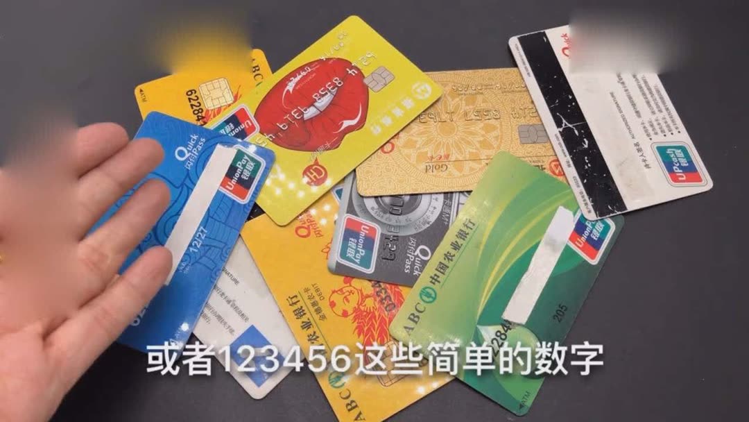 银行卡取钱时,好多人忽略了这一步,太重要了,看完尽快告诉家人