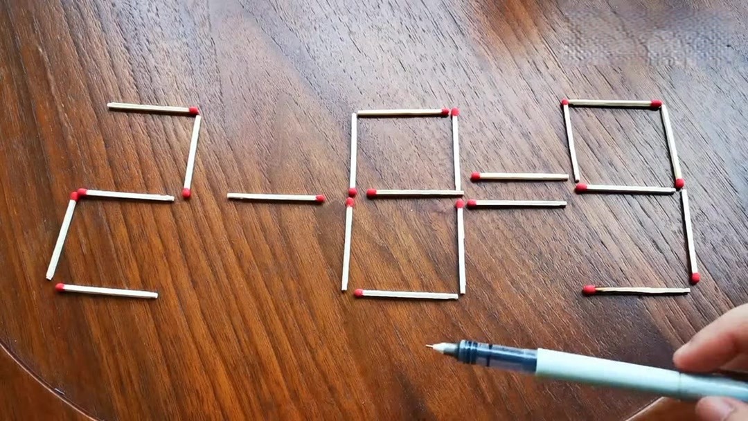 经典奥数题:移动两根火柴棒就能使等式成立,很简单的!