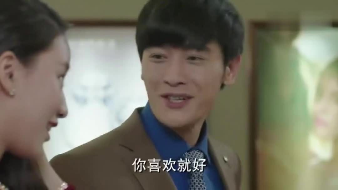 心机女跟富少逛钻石戒指,本以为富少会结账,结局很打脸
