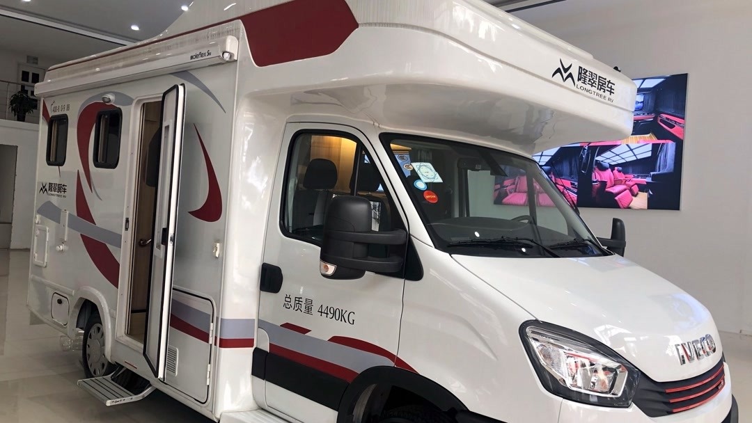 依维柯C型房车自动挡,2020款最新大额头上下铺房车