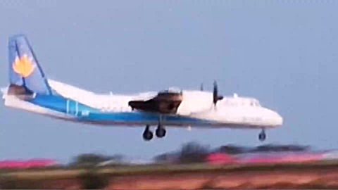 这架飞机有点特别,前头装了2个小螺旋桨,有什么用处呢?