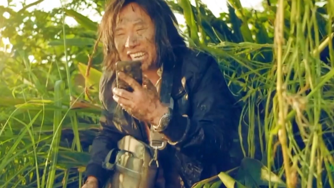 恋爱排班表:小伙太倒霉,接个电话掉沟里,好惨啊!