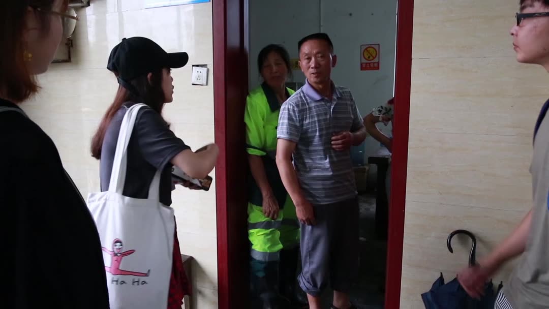 大眼睛暑期社会实践报道垃圾分类实施情况调查