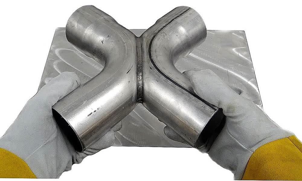 焊接一个V8汽车排气管,油门一轰听声音,这效果无敌了!