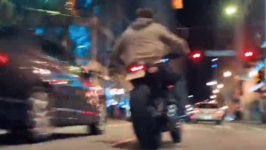 漫威毒液和绿巨人放一起会发生什么事?