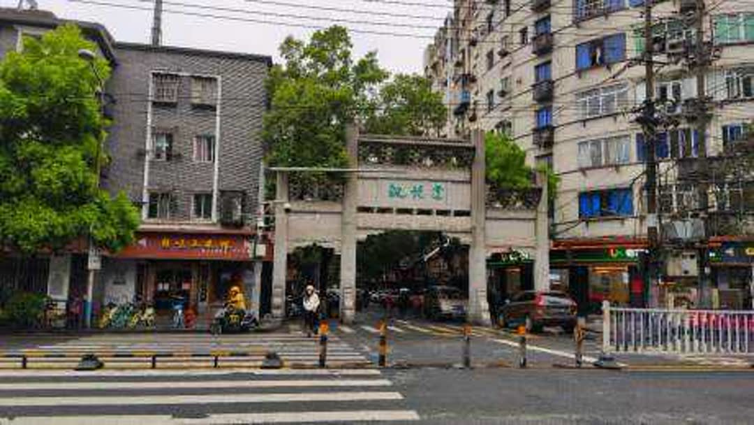 老街巷里的南昌记忆,探访南昌美食一条街建德观美食街