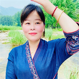 村里有个媳妇叫小芳 