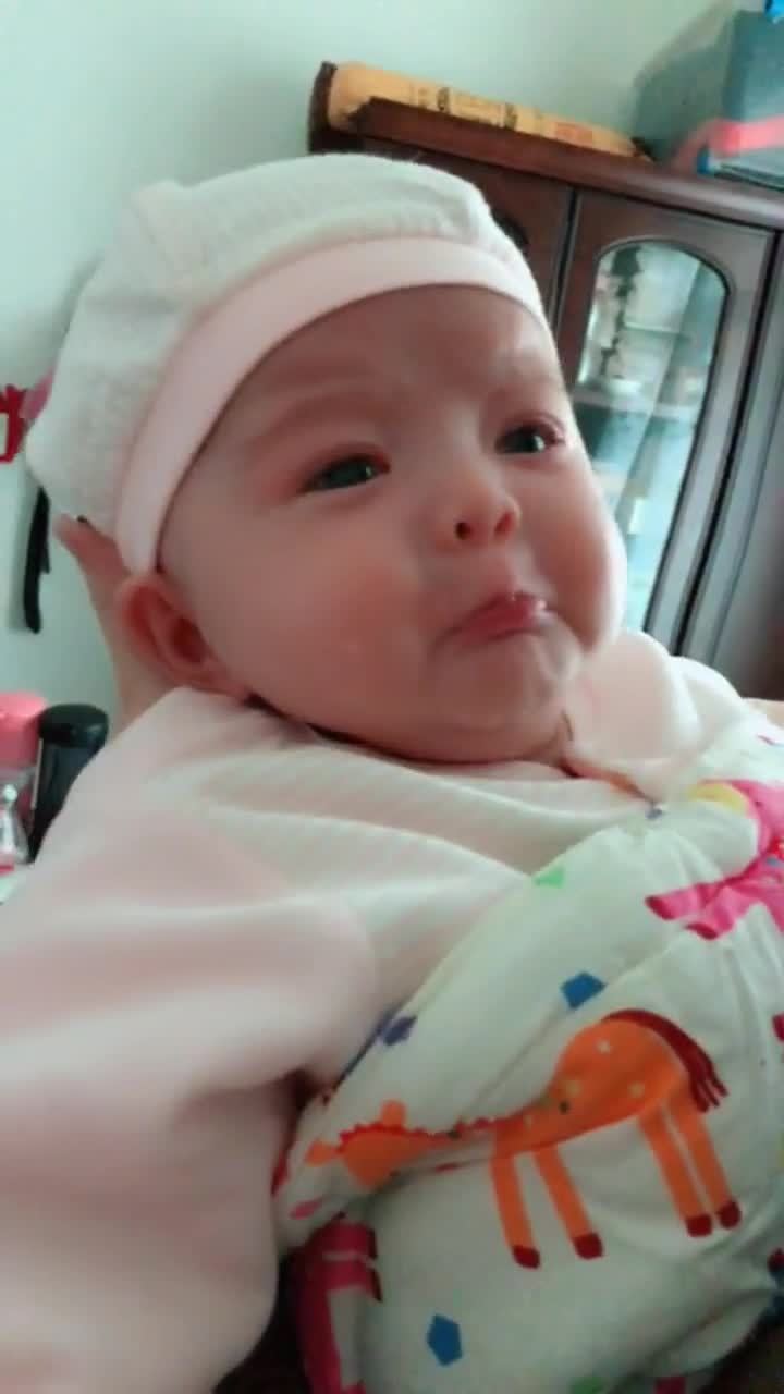 越大越会撒娇,婆婆语气稍微大一点,立马哭得梨花带雨的!哈