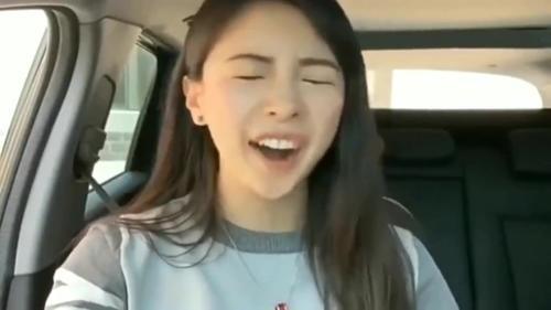 爆笑:女子模仿老公开车,真是太真实了!