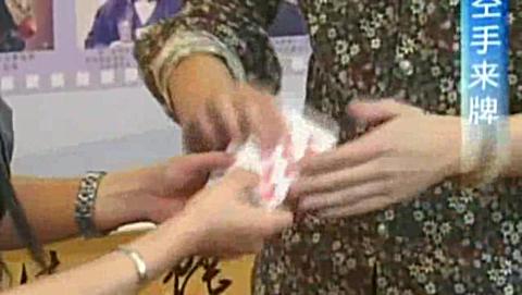 简单洗牌手法教学视频 硬币魔术教学无道具 简单的科学小魔术