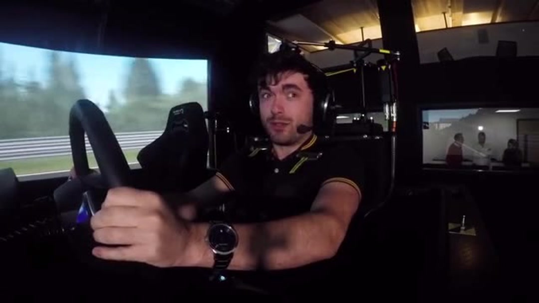 土豪的世界!万元级赛车模拟器vs千万元级赛车模拟器!