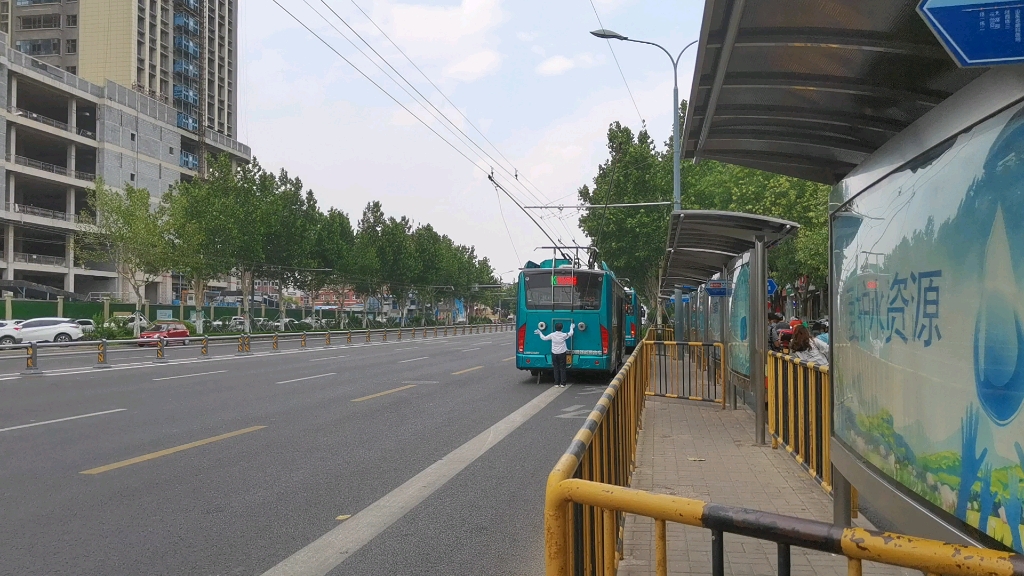 【济南公交】K101路济南大学站始发前手动搭杆记录