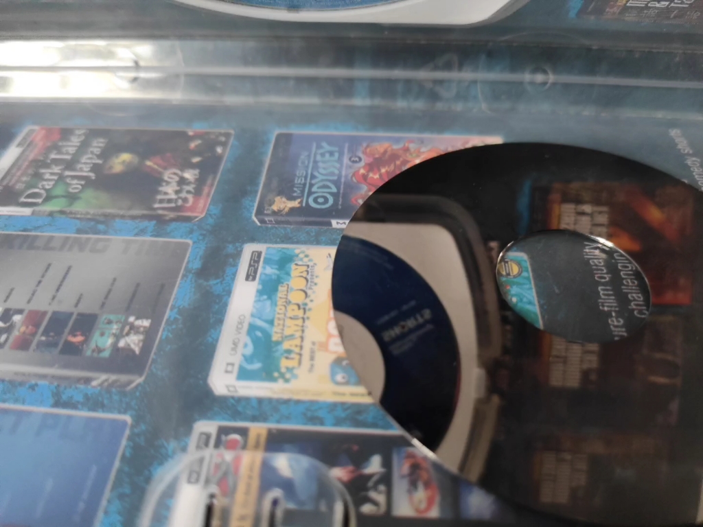 太损了,我两天下载好的PSP游戏移动硬盘居然掉在地上,直接不能用了,...